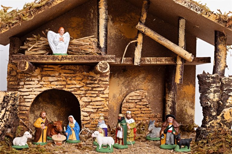 Création : 10 modèles uniques de crèches de Noël à construire chez soi